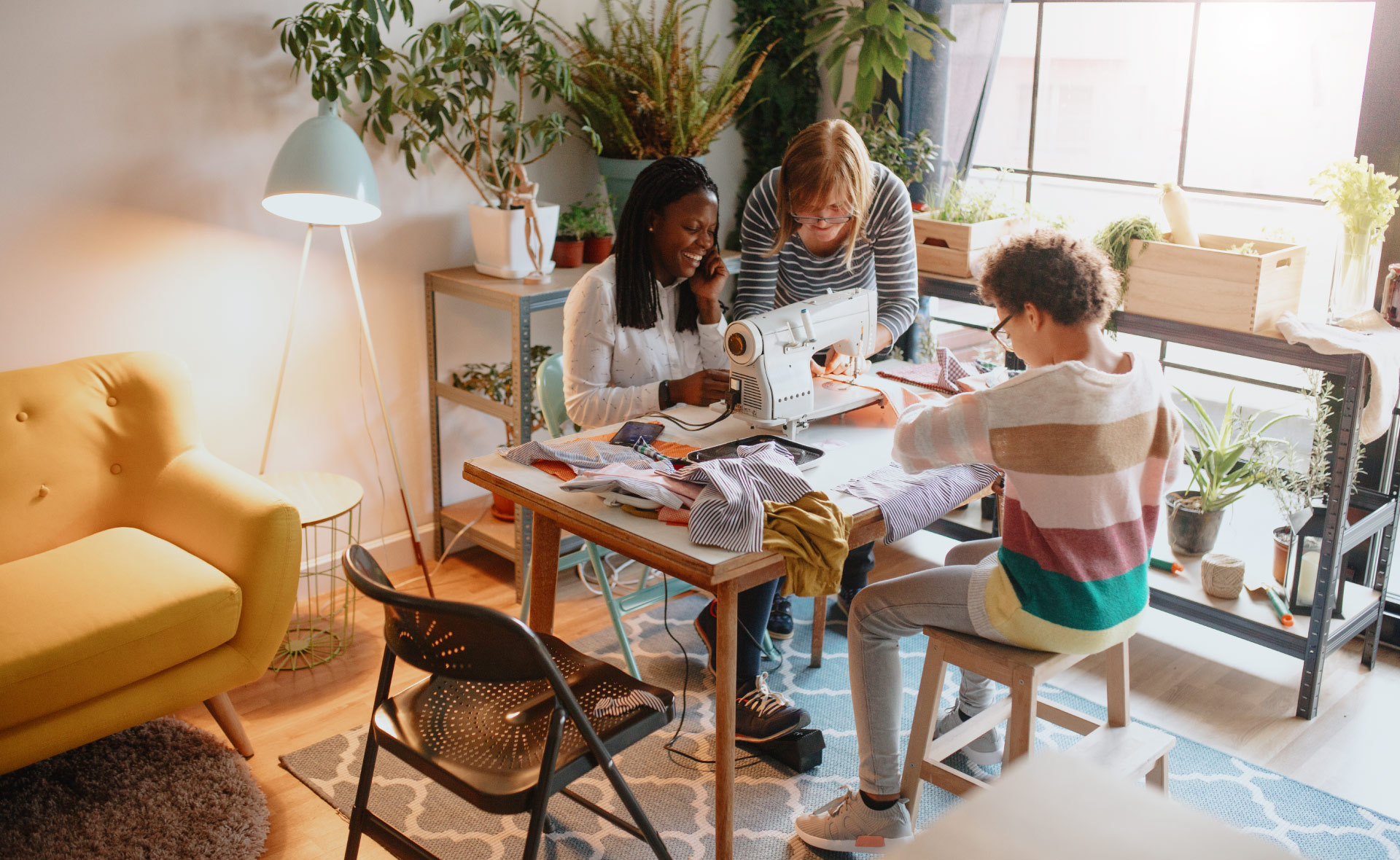 Ropa ecológica que cambia las vidas y el entorno de los que la fabrican