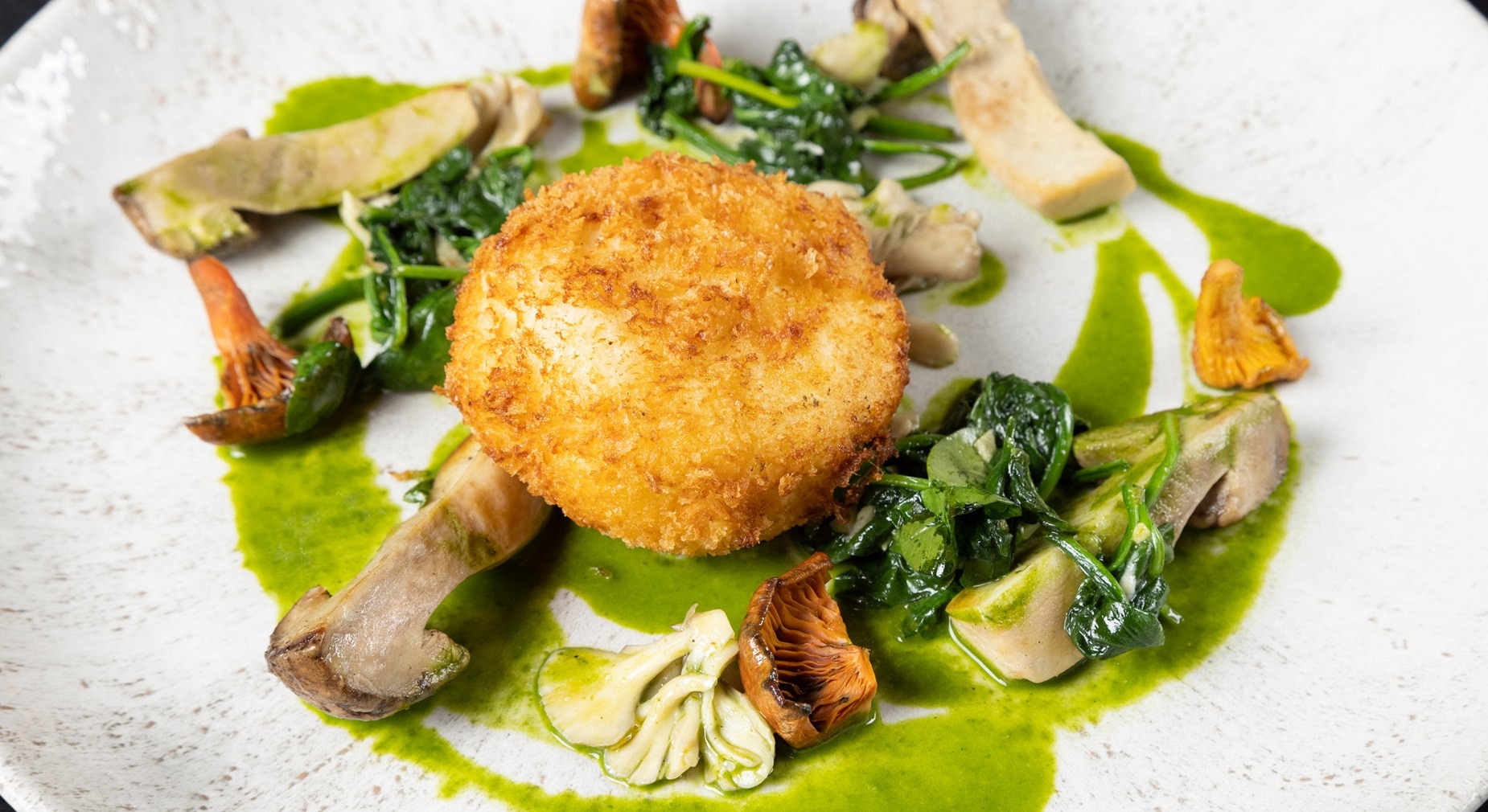 Receta de Joan Roca de huevo poche villaroise con salsa de espinacas